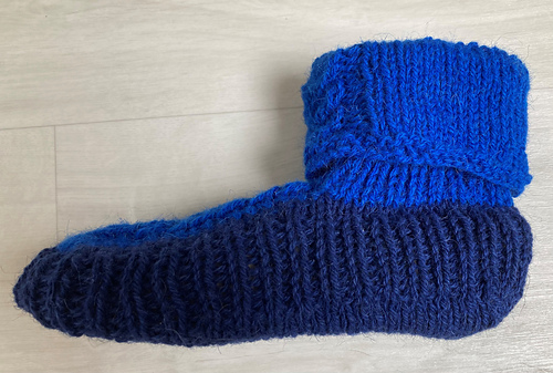 Ravelry: The Smurf slippers pattern by Kaarel Kalatraaler