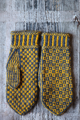 Ravelry: Wisby mittens pattern by Sofia Capelle