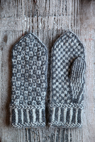 Ravelry: Wisby mittens pattern by Sofia Capelle
