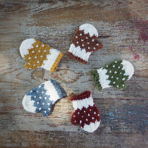 Ravelry: Soft Snow Mini Mitten pattern by Sofia Capelle