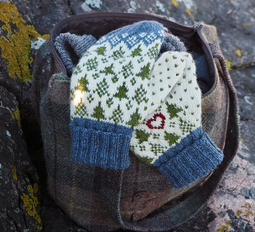 Ravelry: Heart of the Forest Mittens pattern by Sofia Capelle