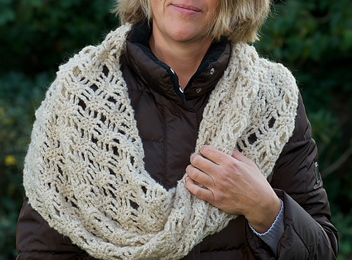 Ravelry: Allegheny Moon Mobius pattern by Doris Chan
