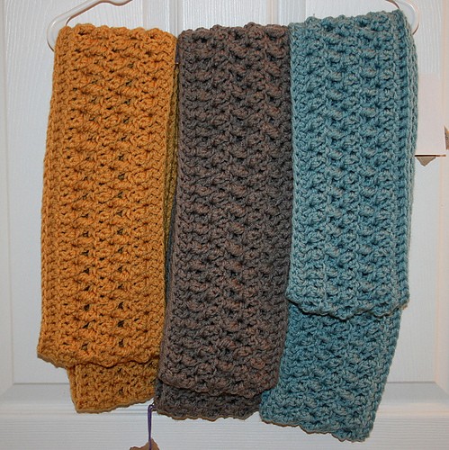 Ravelry: Twisted Infinity Scarf pattern by Katie Rogers
