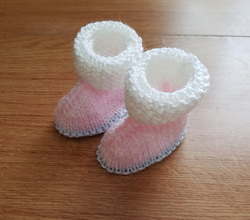 Ravelry: Baby Hug Boots pattern by marianna mel