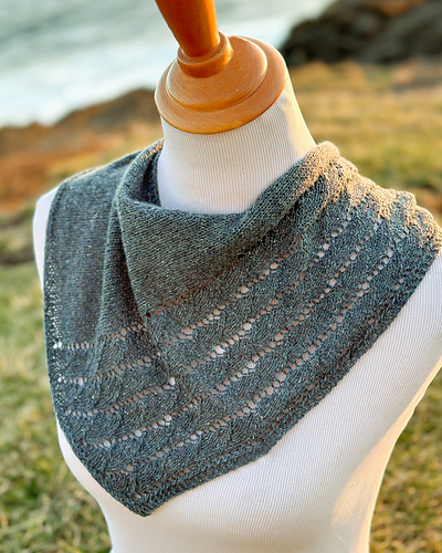 Ravelry: Making Waves Cowl pattern by Kay Hopkins