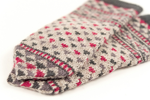 Ravelry: June Mittens pattern by Kate Gagnon Osborn