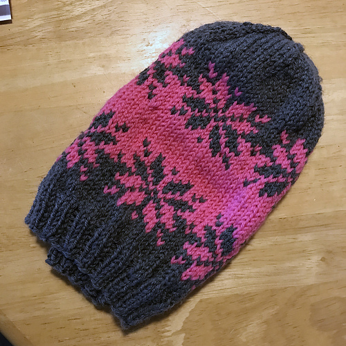 Ravelry: Septemberstjerner Lue | September Star Beanie pattern by MaBe