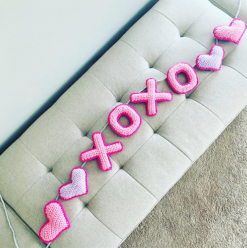 Ravelry: XOXO Crochet Banner pattern by Keri Palbicki (Lily And Mason)