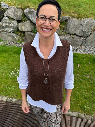 Ravelry: Arya Slipover pattern by Kerstin Ritter