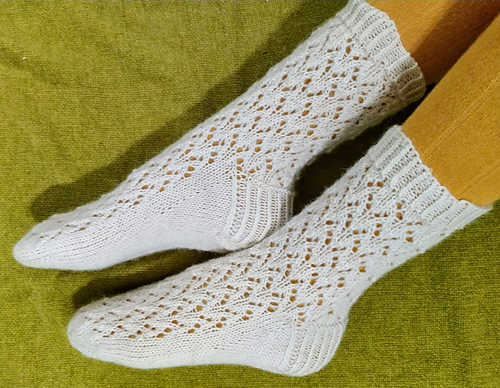 Ravelry: Wintermint Socks pattern by Susanna Winter