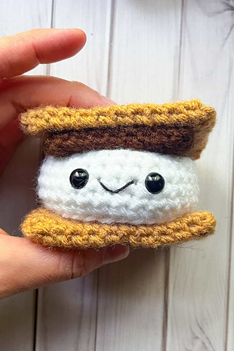 Ravelry: Smores pattern by Kimberly Arenas/The Caffeinated Snail
