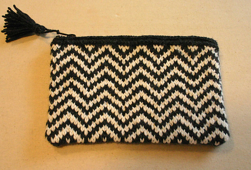 Ravelry: Zip-n-Zag Bag pattern by Kim McClellan