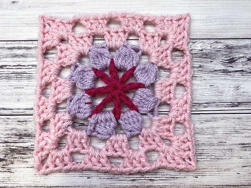 Ravelry: Easy Flower Granny Square pattern by Amanda Saladin