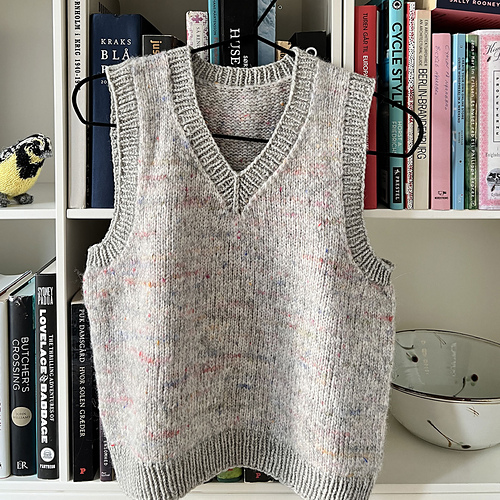 Ravelry: Endelave Slipover V-neck pattern by Kit Couture