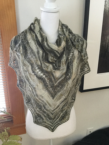 Ravelry: Curved Triangle Shawl pattern by Iris Schreier