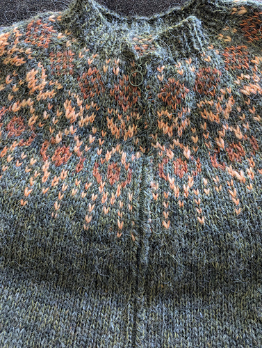 Ravelry: Around the world pattern by Hélène Magnússon