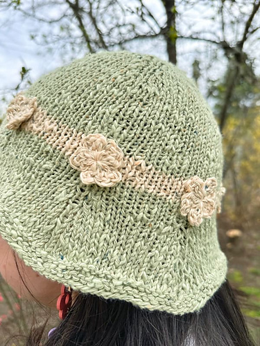 Ravelry: Daisy Chain (Knit) pattern by Mel Kennelly