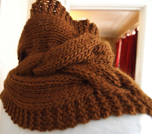 Ravelry: Modern Twist Cowl pattern by Grace Mcewen