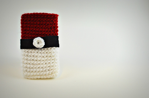 Ravelry: Pokeball Pokemon Phone iPod Case pattern by Codi Hudnall
