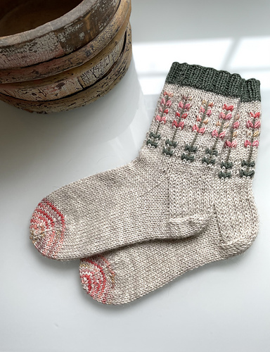Ravelry: Lupiinit Socks pattern by Suvi | Wallebeck Wool