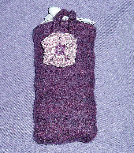 Ravelry: Sweet Pea Pod Cozy pattern by Hannah Six