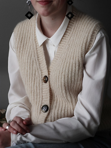 Ravelry: Robin vest pattern by Trine Ellegaard