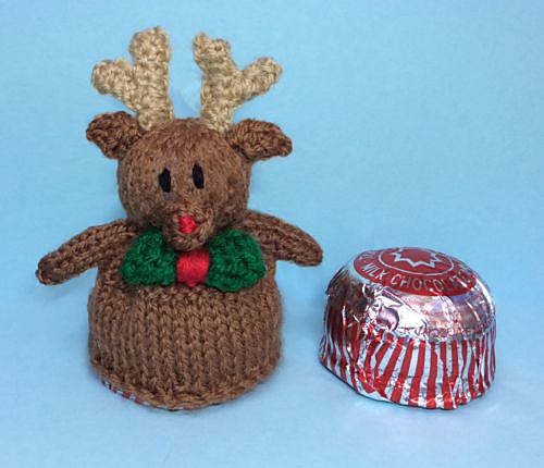 Ravelry: Reindeer Tea Cake Cover pattern by Rebecca Roberts