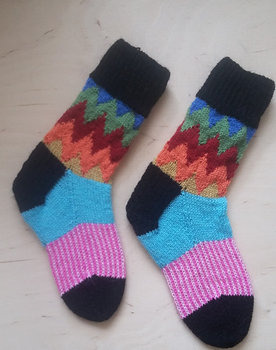 Ravelry: Rainbow Socks pattern by Knitting Nani Thelma