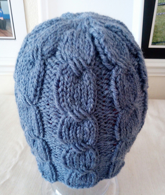 Ravelry: KnitnStitchSue's Cable hat