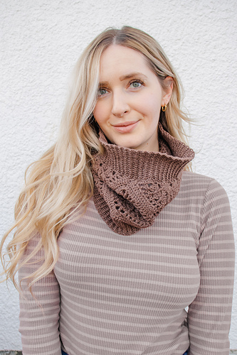 Ravelry: Clifton Granny Cowl pattern by Janine Myska