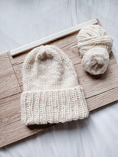 Ravelry: Nieuwpoort Beanie pattern by Tara Conover