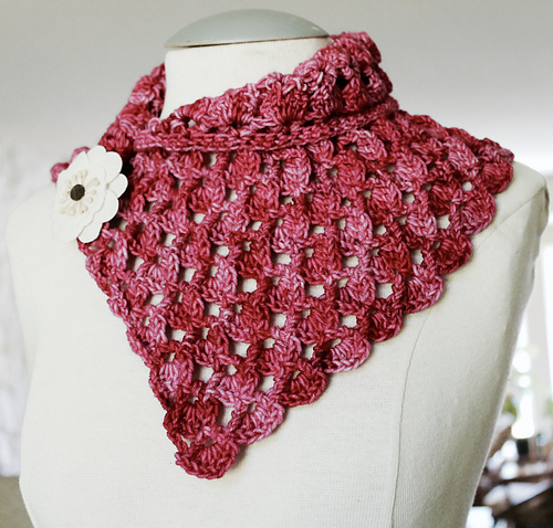 Ravelry: Huntleigh Cowl pattern by Kate Lore Designs
