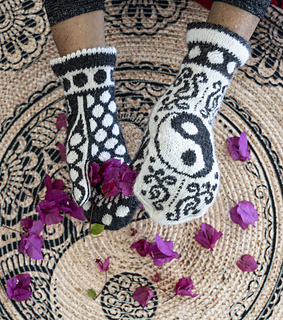 Ravelry: Yin & Yang pattern by knittinglotta