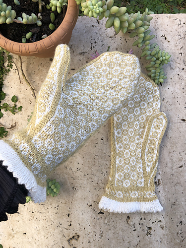 Ravelry: Birthday sweets pattern by knittinglotta