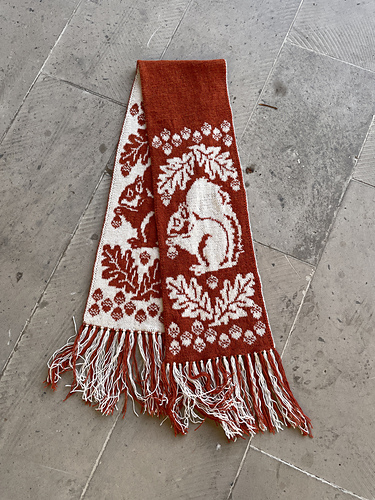 Ravelry: Squirrel scarf pattern by knittinglotta