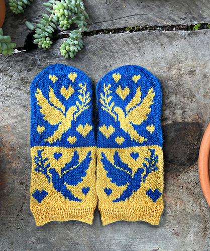 Ravelry: Pray for Ukraine pattern by knittinglotta