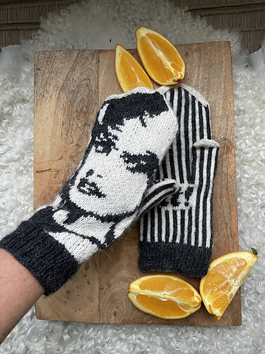Ravelry: Taylor Swift pattern by knittinglotta