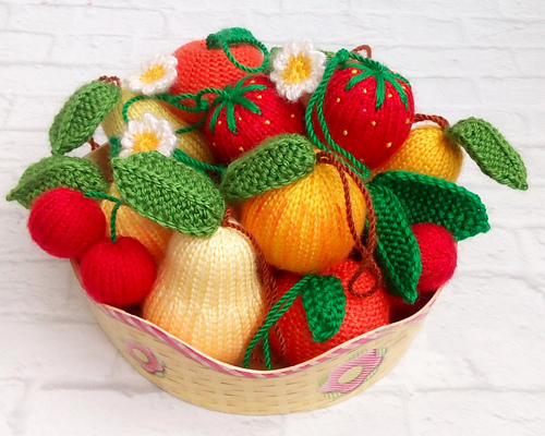 Ravelry: K004 Fruits and Berries pattern by Svetlana Zabelina