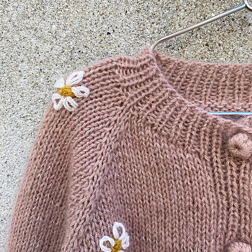 Ravelry: Daisy Cardigan - Kids pattern by Pernille Larsen