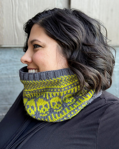 Ravelry: Skullivan Cowl pattern by Alexandra Frankel