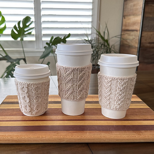 Ravelry: Vanilla Chai Cup Cozies pattern by Alexandra Frankel