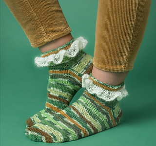 Ravelry: Frigg Short socks with ruffles pattern by Irene Rasch