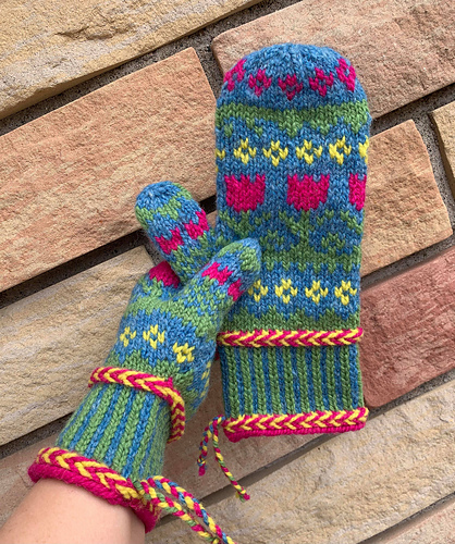 Ravelry: Winter Garden Mittens pattern by Knitwits Heaven