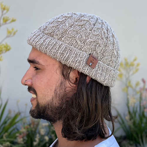 Ravelry: Round the Twist pattern by Knitwits and Yarns
