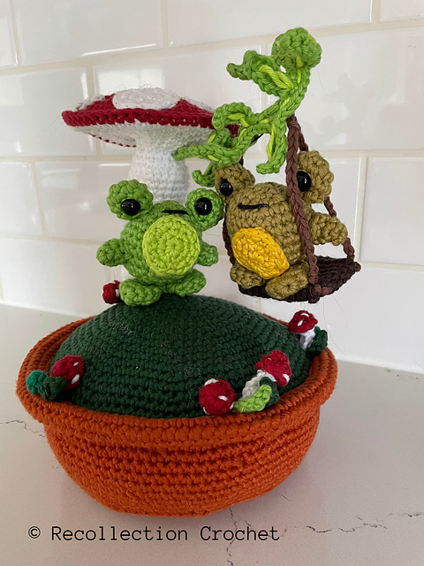 Ravelry: Frogs on a Swing pattern by Rebecca Risk
