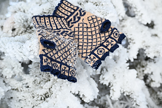 Ravelry: HOLD FAST sailor tattoo gloves pattern by Sharon Oliveira