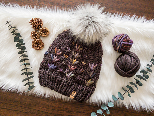 Ravelry: Nejibana Beanie pattern by lisasknottyknits