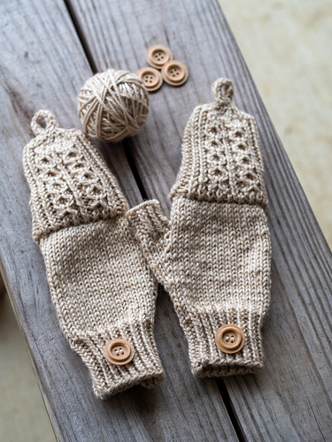 Ravelry: Flip Top Mitts pattern by Vanessa Ewing