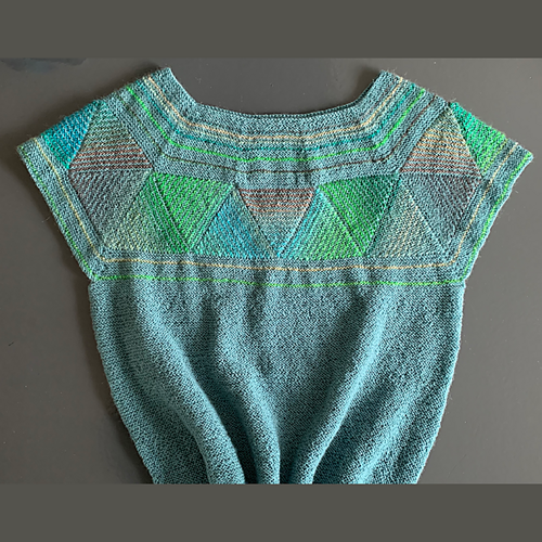 Ravelry: Tria Tee pattern by Helene Skov