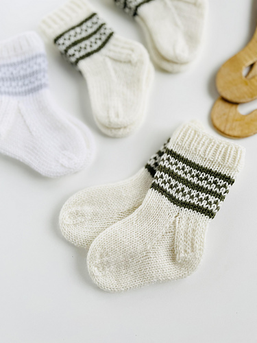 Ravelry: Simple baby socks pattern by Kristina Tyla